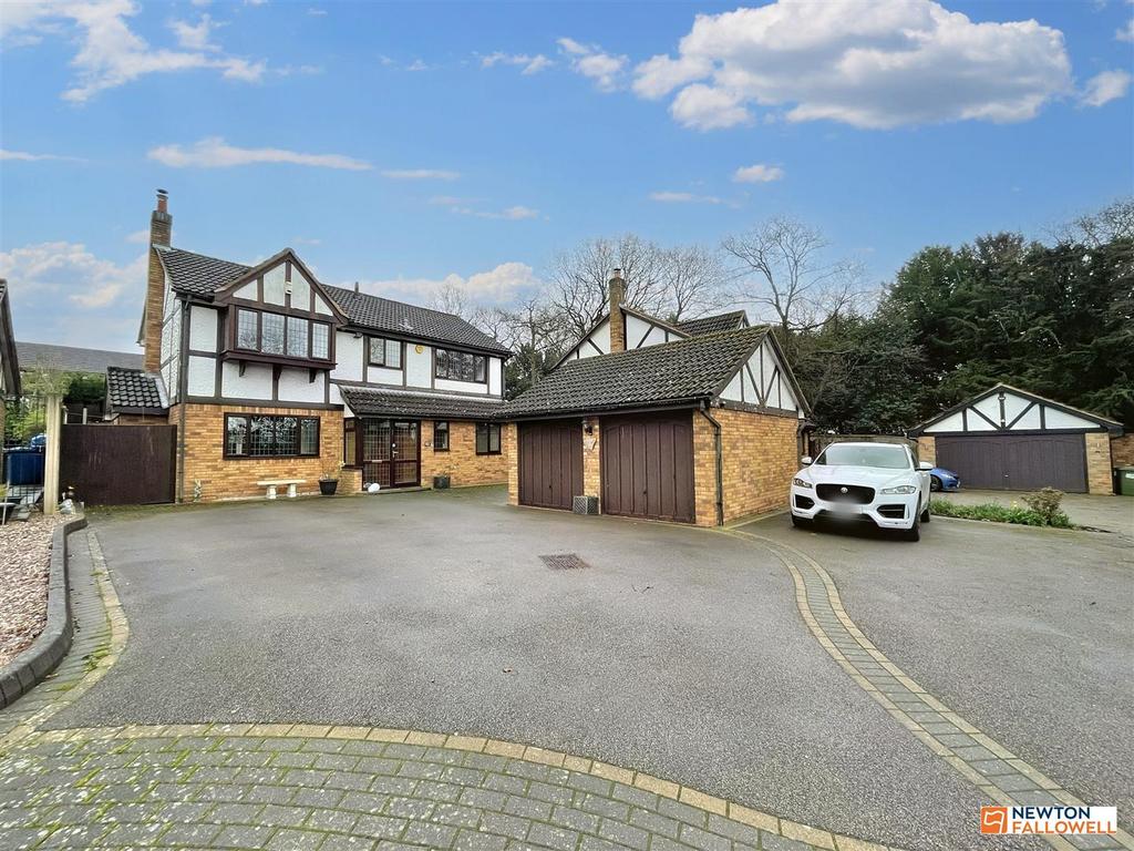 Belvoir, Dosthill, Tamworth 4 bed detached house - £550,000