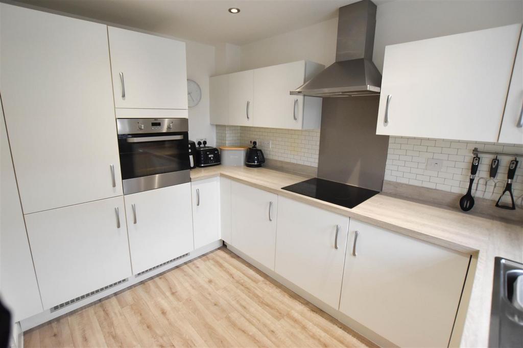 Ruby Lane, Mosborough, Sheffield, S20 3 bed semi-detached house - £250,000