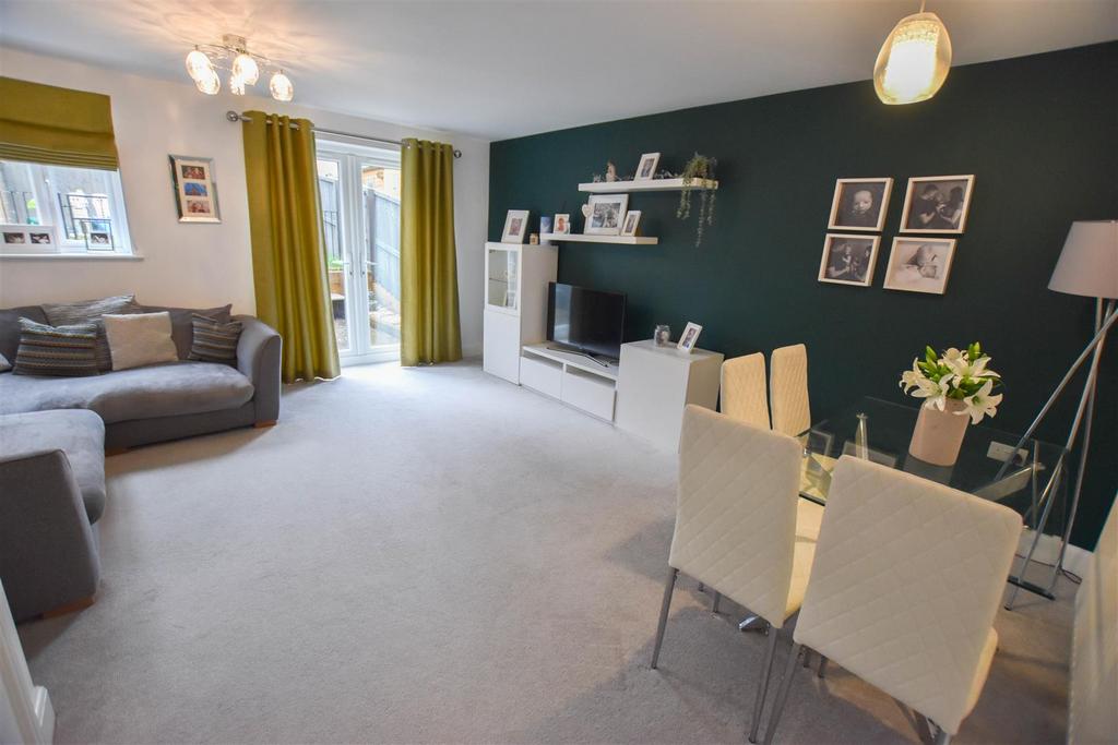 Ruby Lane, Mosborough, Sheffield, S20 3 bed semi-detached house - £250,000