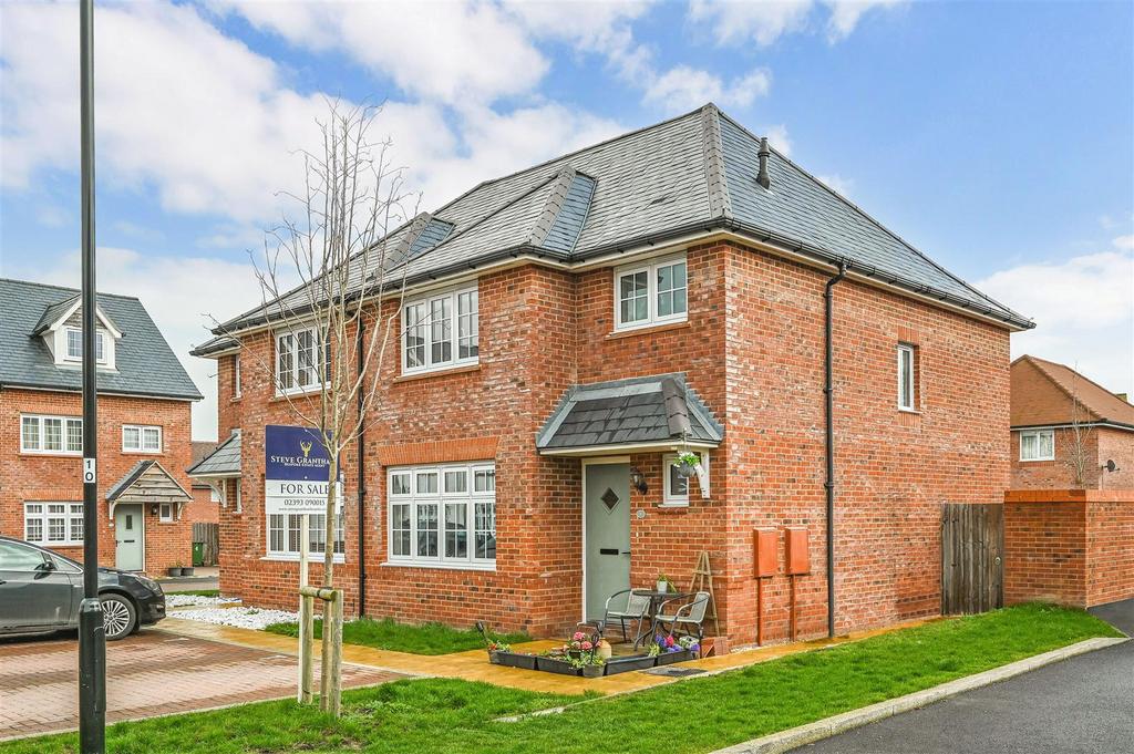 Waterlooville, Hampshire 3 bed semi-detached house - £385,000