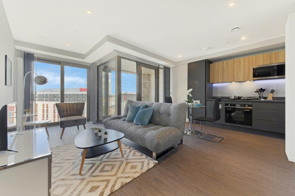Royal Docks West, Docklands, London E16 1 bed apartment - £1,907 pcm (£ ...