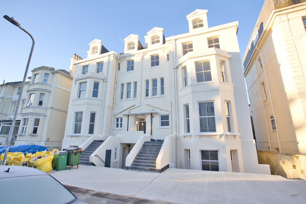 Trinity Gardens Folkestone CT20 2 Bed Flat 265 000 trinity-gardens-folkestone-ct20-2-bed-flat-265-000