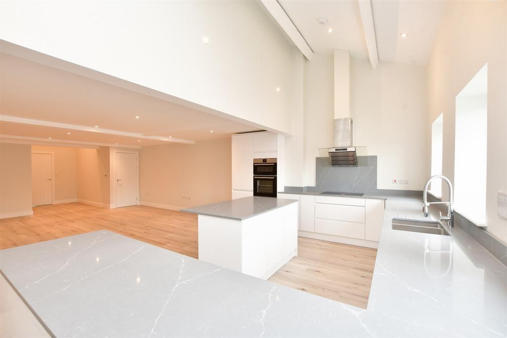 Loxwood Road, Alfold, Surrey 4 bed barn conversion - £530,000