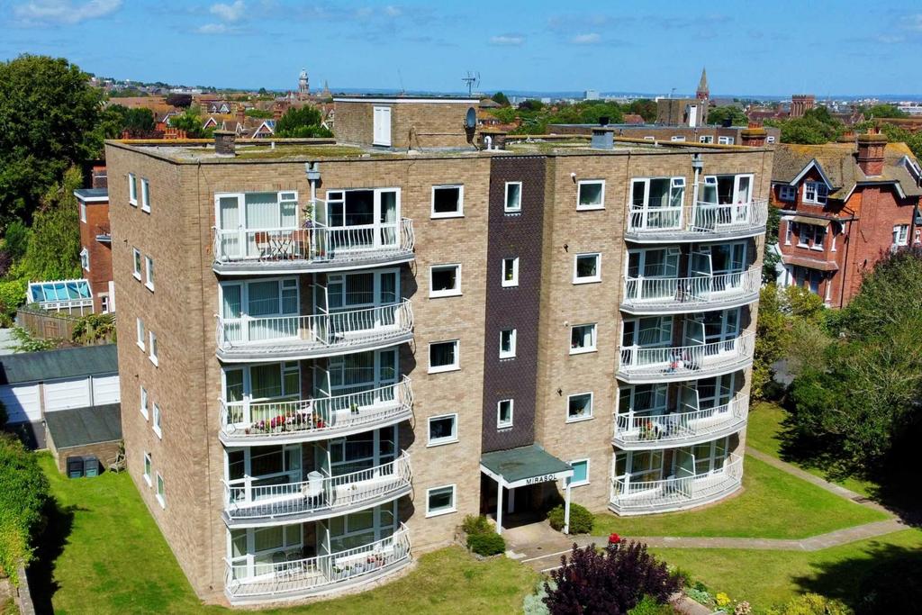 Granville Road, Eastbourne, BN20 7HE 2 bed flat - £295,000