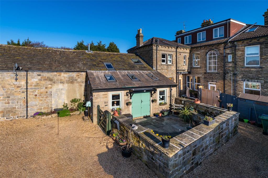 Dean Lane, Horsforth, Leeds, West... 2 bed house - £325,000