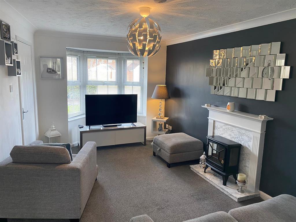 Charterhouse Drive, Hillfield, B91 3FH 3 bed detached house - £1,350 ...