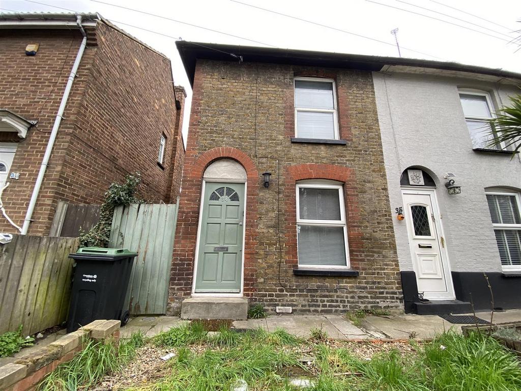 Stonebridge Road, Northfleet 2 bed end of terrace house - £950 pcm (£219 pw)