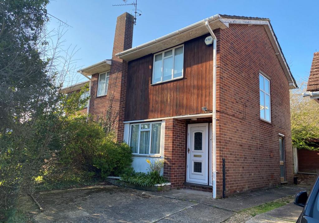 28 Tennyson Road, Woodley, Reading... 4 bed detached house - £350,000