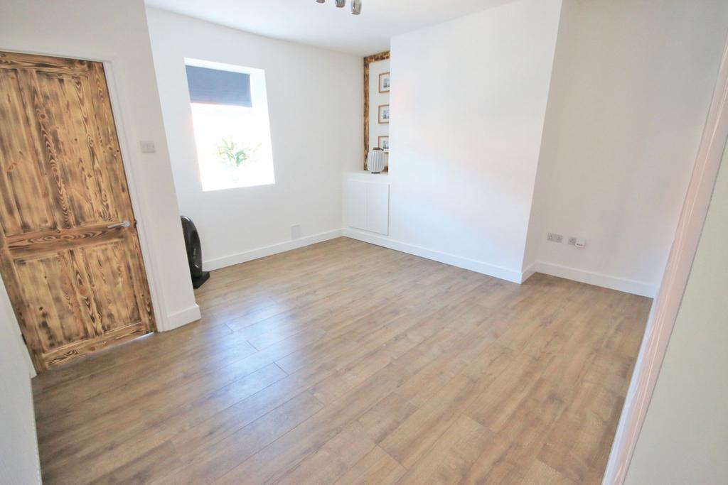 Scot Lane, Newtown, Wigan, WN5 0UA 2 bed terraced house - £130,000