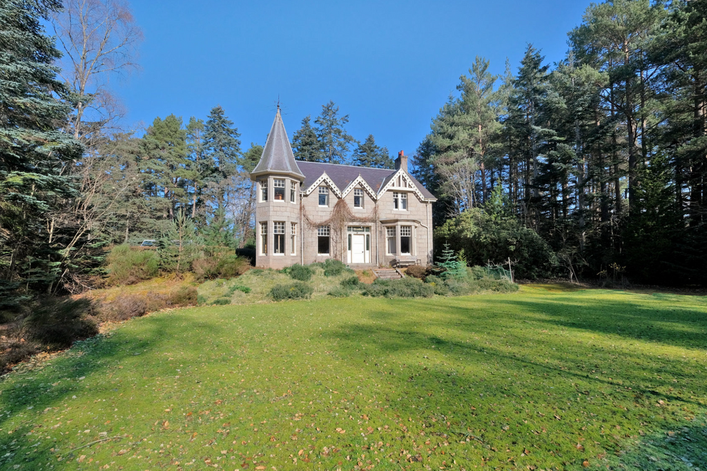 St Eunans Road, Aboyne... 5 bed detached house - £695,000