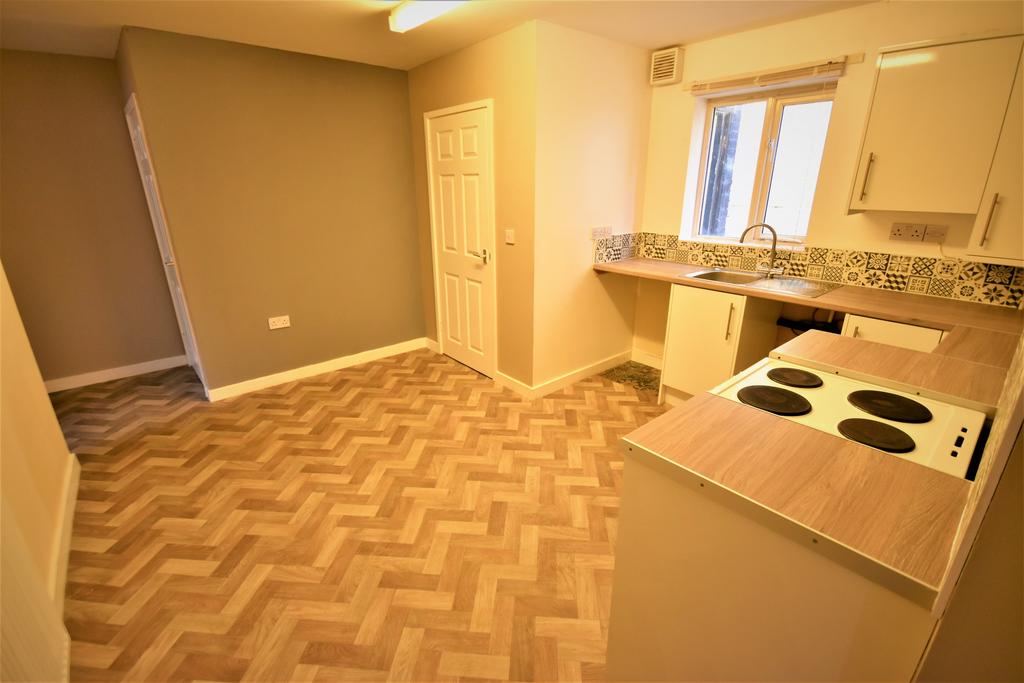 Railway Road, Cefn Mawr, LL14 2 bed cottage - £675 pcm (£156 pw)