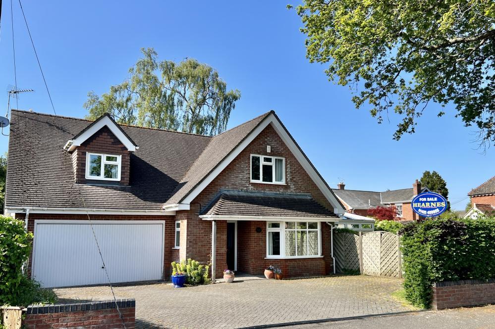Oak Lane, Ringwood, BH24 1QP 4 bed detached house - £675,000