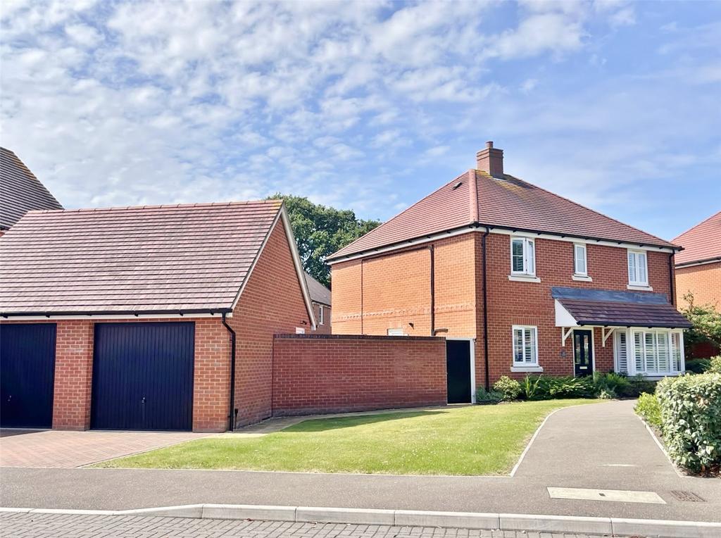 Heather Gardens, Verwood, Dorset, BH31 4 bed detached house - £640,000