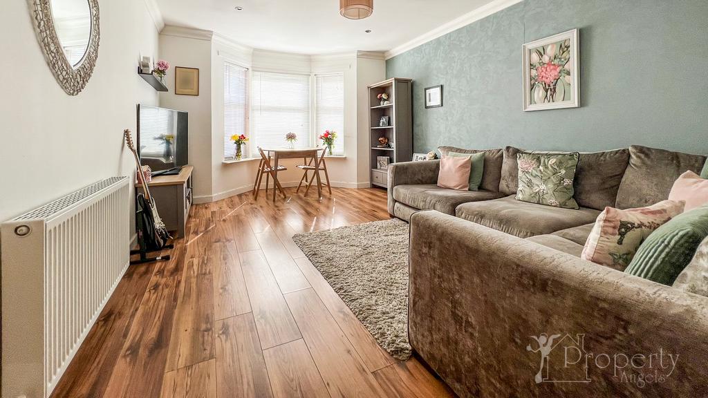 Caird Drive, Glasgow G11 2 bed flat - £250,000