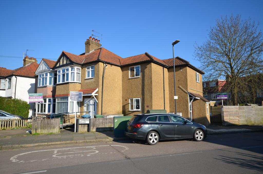Weald Lane, Harrow Weald 1 bed apartment - £1,450 pcm (£335 pw)