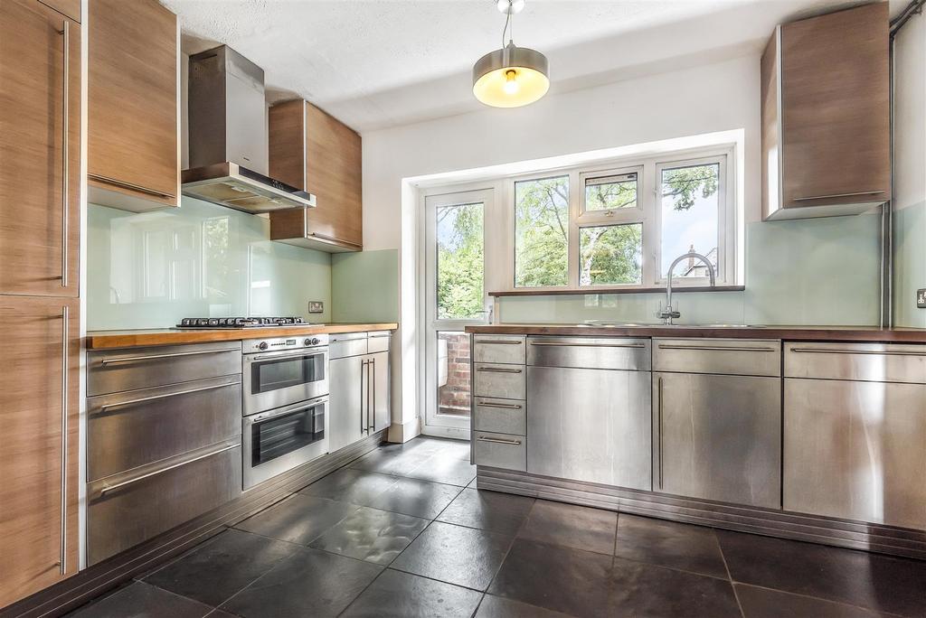 Rocks Lane, Barnes, SW13 1 bed flat - £1,650 pcm (£381 pw)