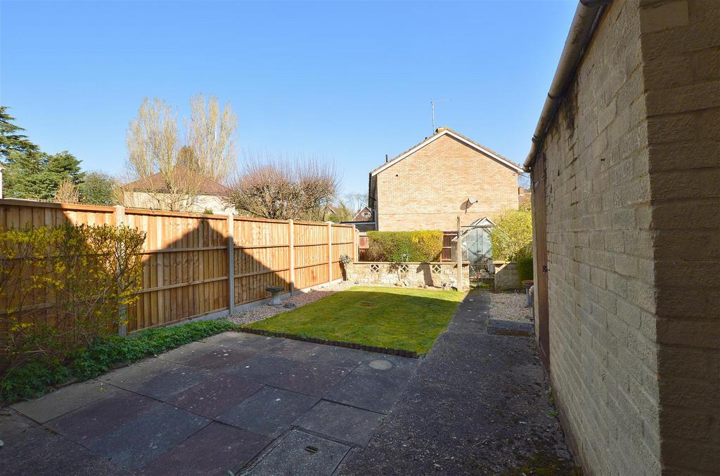 Lynch Hill Lane, Slough 2 bed terraced house - £350,000