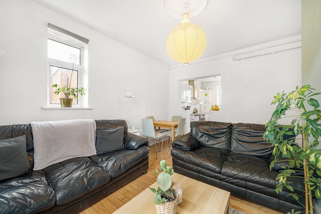 Nelsons Row, SW4 3 bed flat - £475,000