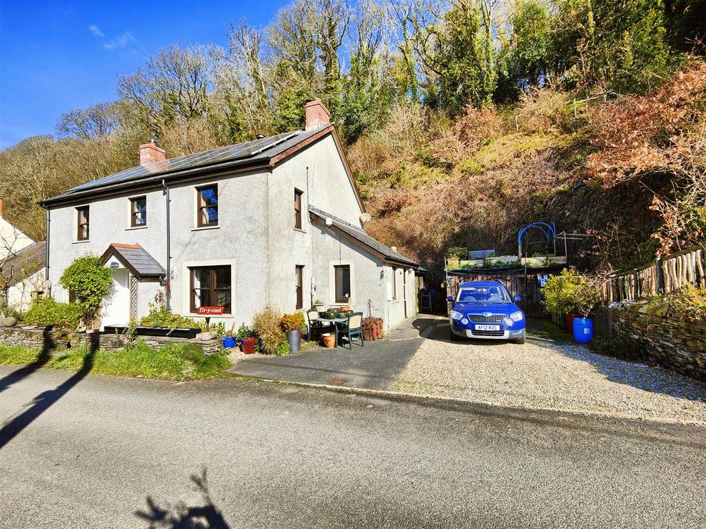 Pontfaen, Fishguard 4 bed detached house - £379,500