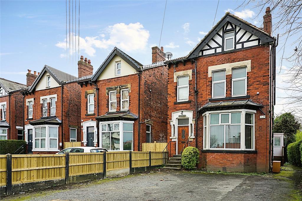 Street Lane, Leeds, West Yorkshire, LS17 4 bed flat - £350,000