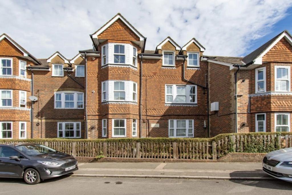 John Spare Court, 1 bed flat - £850 pcm (£196 pw)