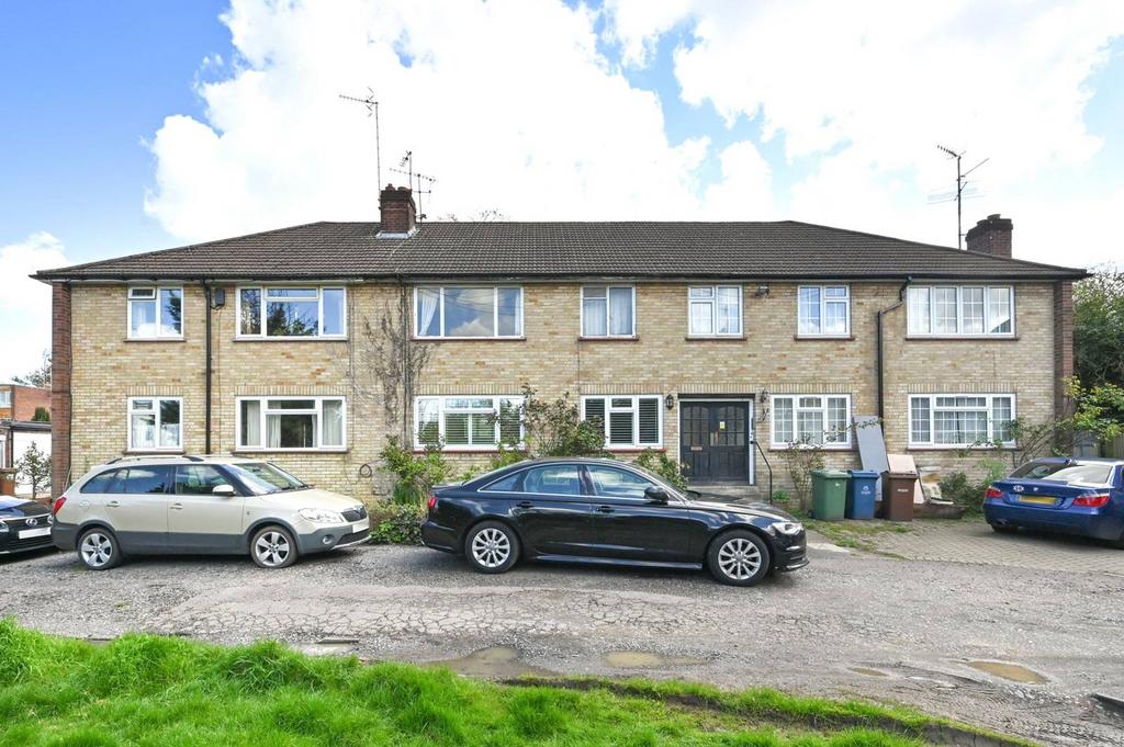 Roxborough Avenue, Harrow, HA1 2 bed flat - £1,800 pcm (£415 pw)