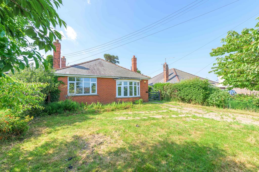 57 Kingsway, Boston, PE21 3 bed detached bungalow - £210,000