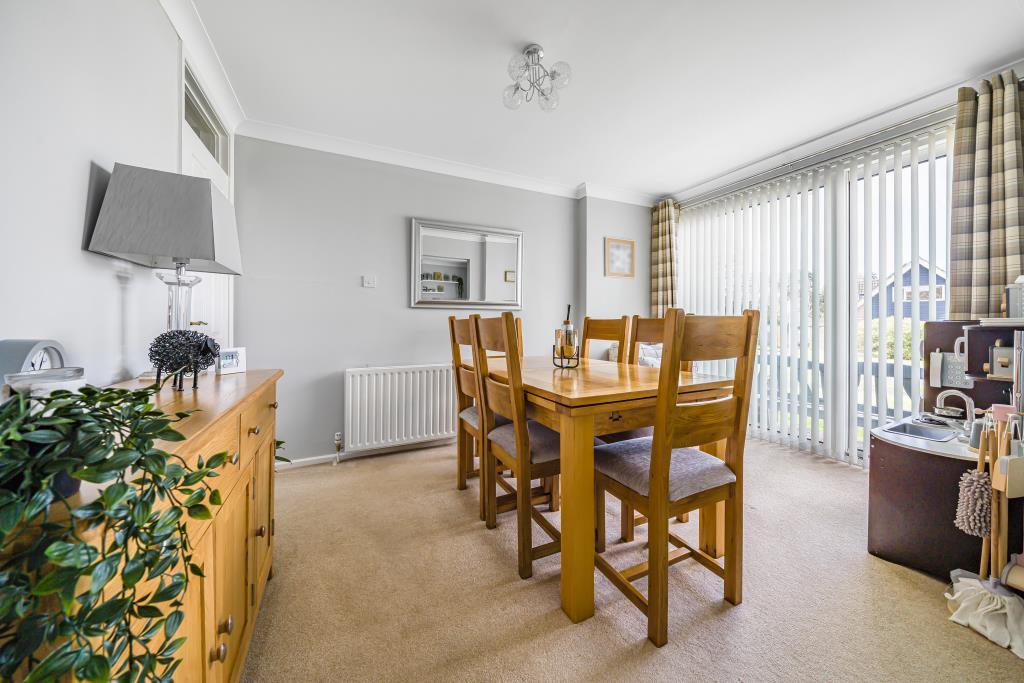 Newbury, Berkshire, RG14 2 bed flat - £250,000