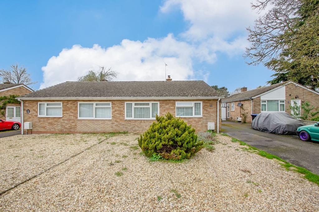 Church View Carterton Oxfordshire 2 Bed Semi Detached Bungalow £