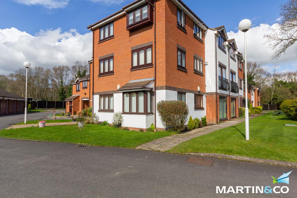 Arbor Court, Penns Lane, Sutton... 2 bed ground floor flat - £900 pcm ...