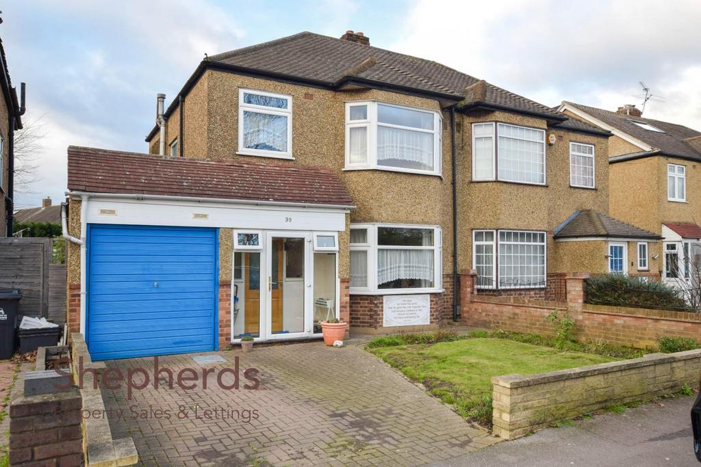 Cheshunt Wash, Cheshunt EN8 3 bed semi-detached house - £465,000