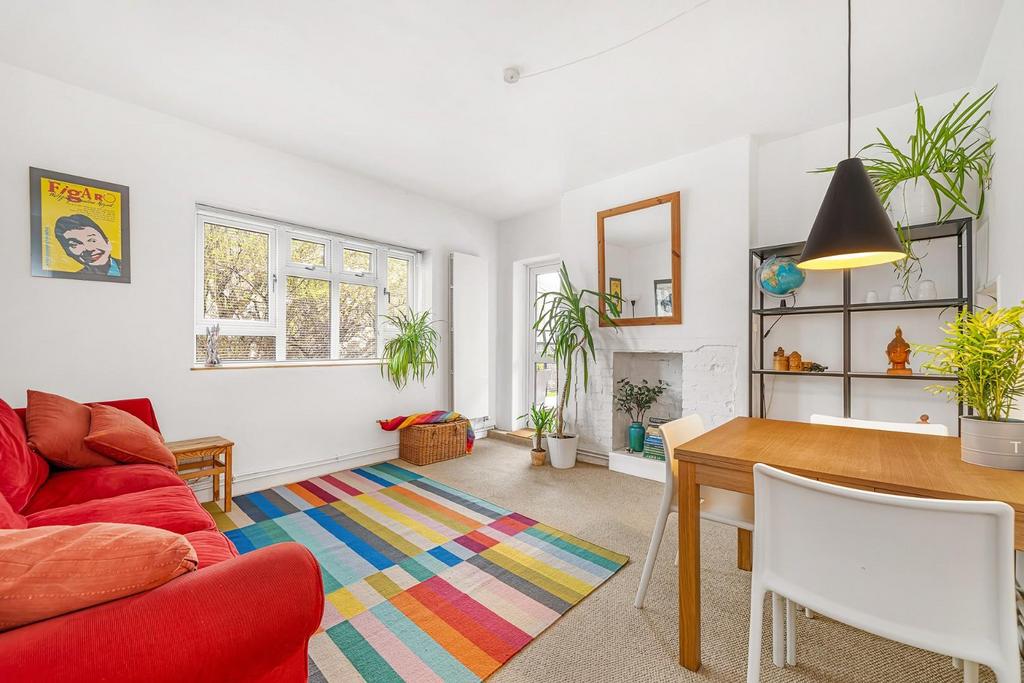 Effra Parade, SW2 2 bed flat - £399,950
