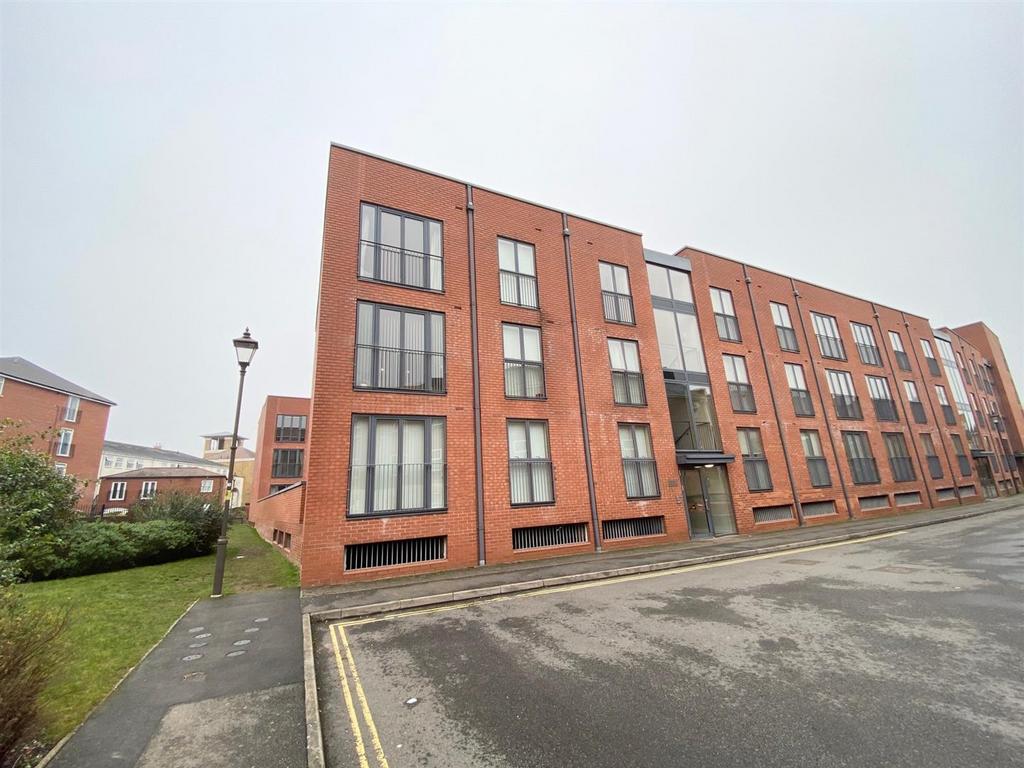 Ascote Lane, Dickens Heath, Shirley... 2 bed apartment - £895 pcm (£207 pw)