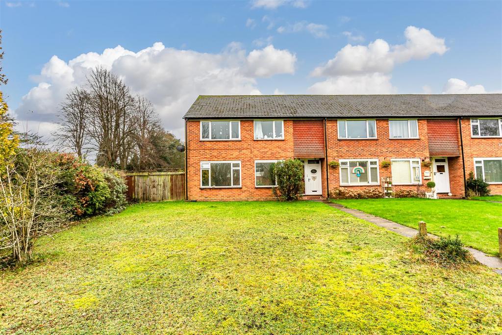 Garratts Lane, Banstead 2 bed maisonette - £375,000