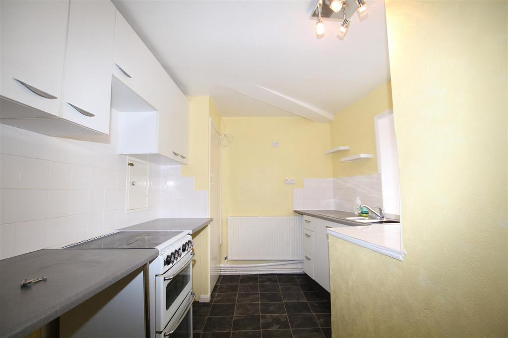 High Street, Wibsey, Bradford 2 bed apartment - £550 pcm (£127 pw)