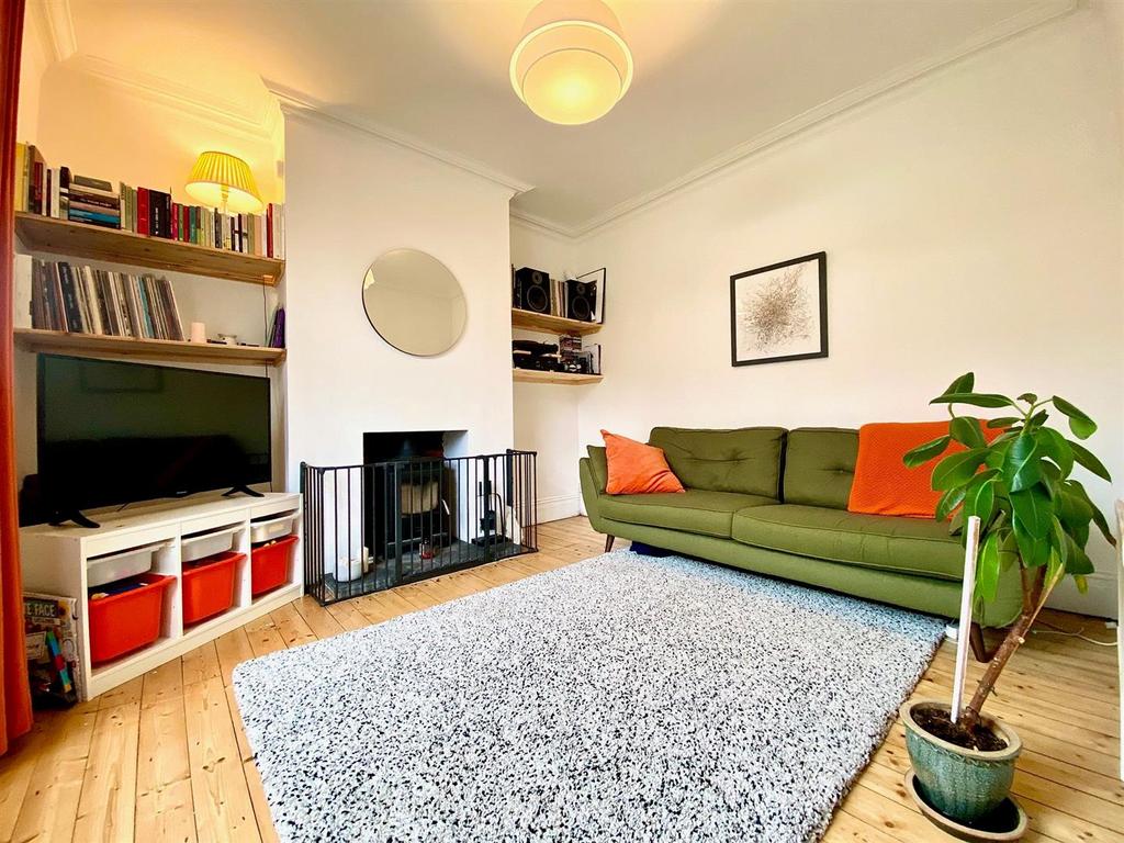 Spinkfield Road, Birkby, Huddersfield 3 bed terraced house - £165,000