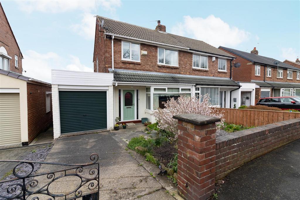 Knoll Rise, Gateshead 3 bed semi-detached house - £190,000