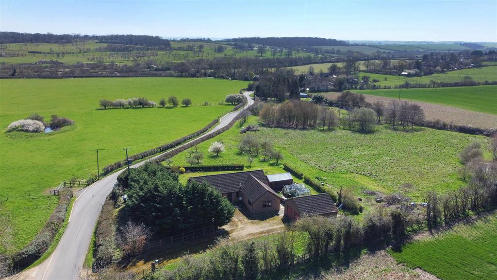 Wick End, Stagsden, Bedford 3 bed detached bungalow for sale - £850,000