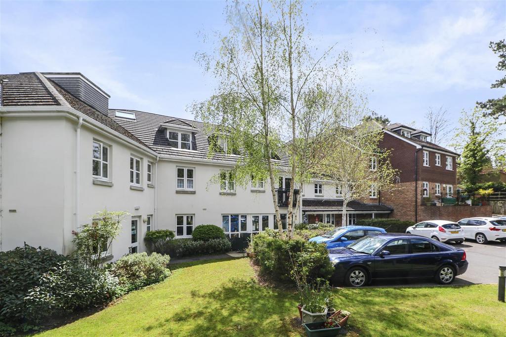 Radford Court, Tower Road, Liphook 2 bed apartment - £190,000