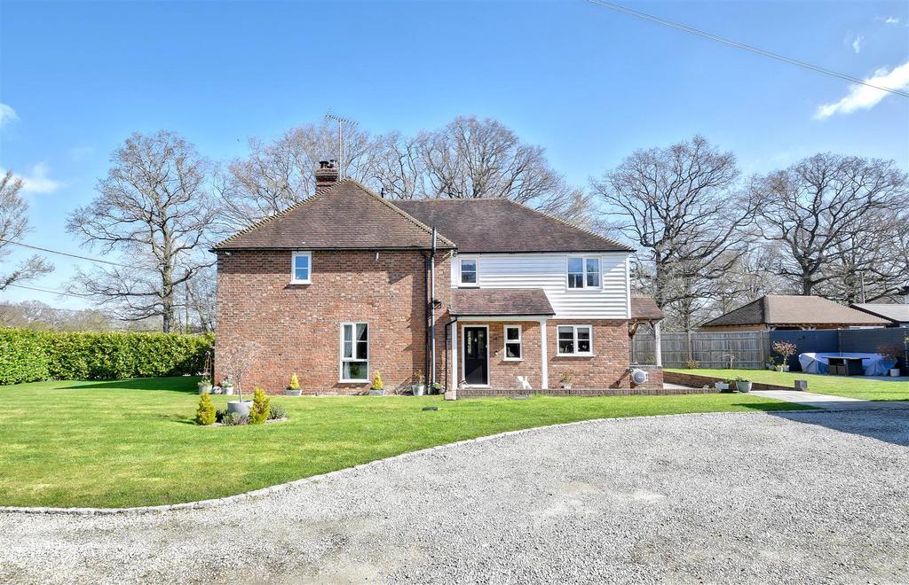Harris Lane, High Halden 4 bed detached house - £895,000