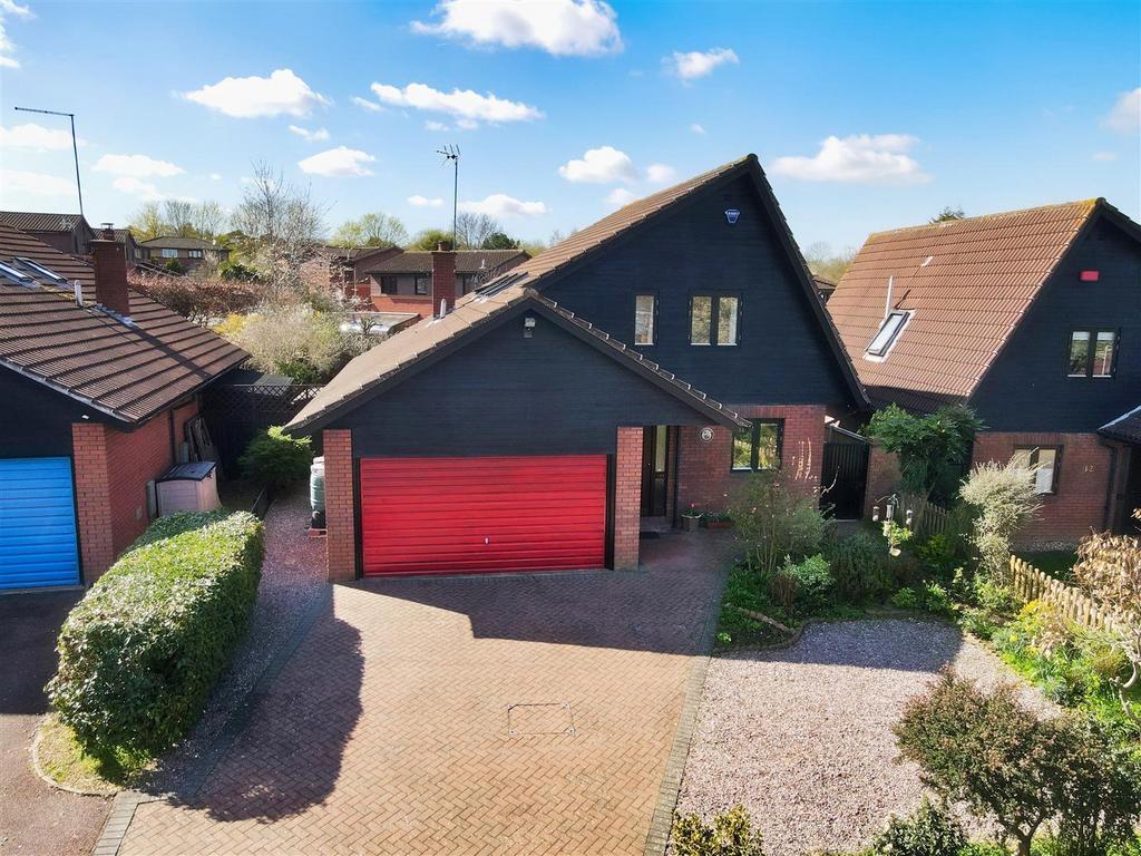 Colesbourne Drive, Downhead Park... 4 bed detached house - £575,000