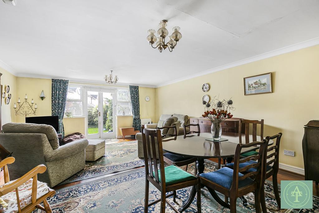 Leigh Hunt Drive, London, N14 3 bed terraced house - £599,950