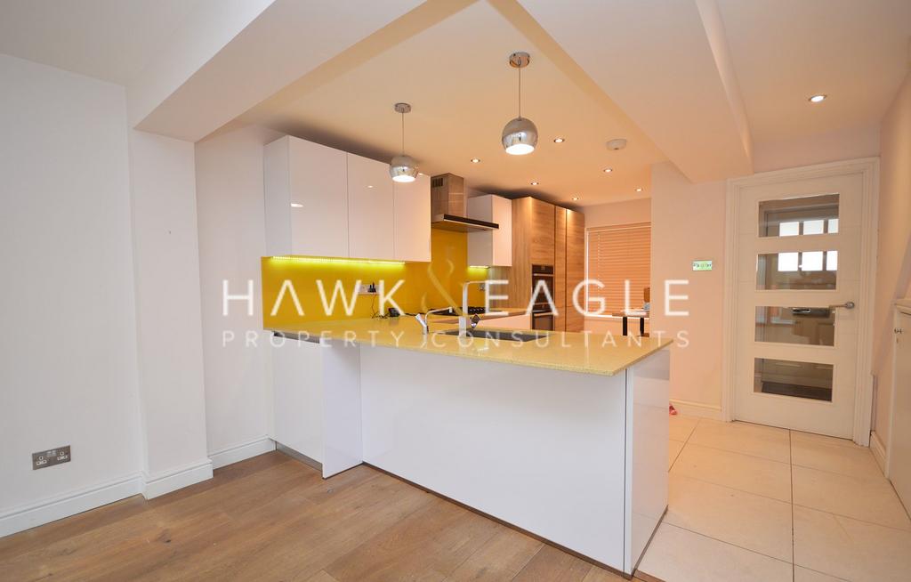 Milligan Street, London, E14 4 bed apartment - £3,653 pcm (£843 pw)