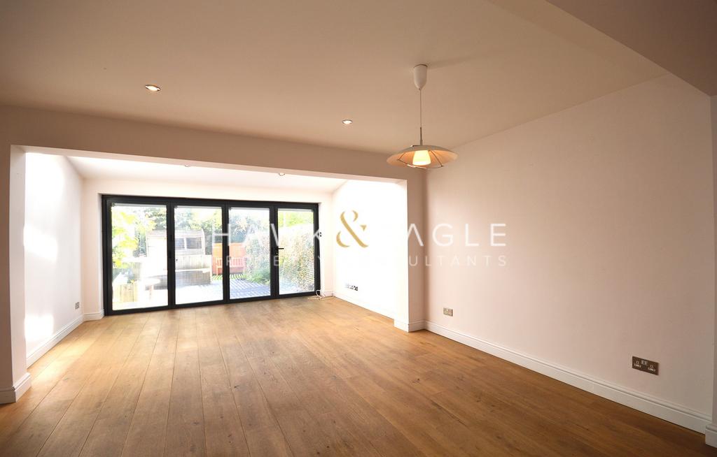 Milligan Street, London, E14 4 bed apartment - £3,653 pcm (£843 pw)