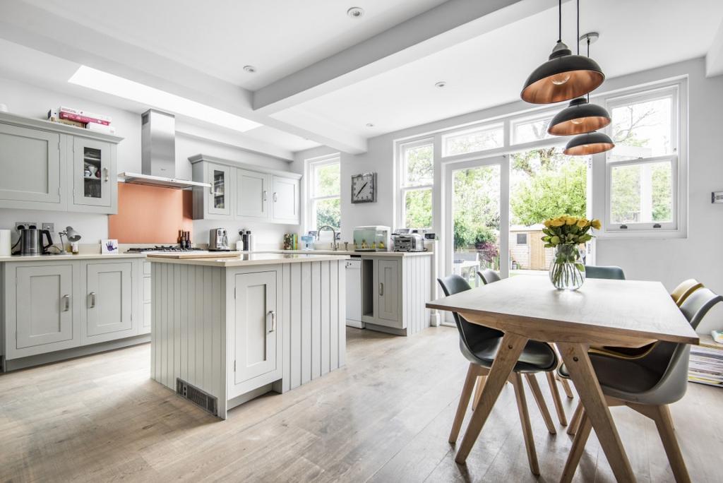 Southdean Gardens London SW19 5 bed house - £5,400 pcm (£1,246 pw)