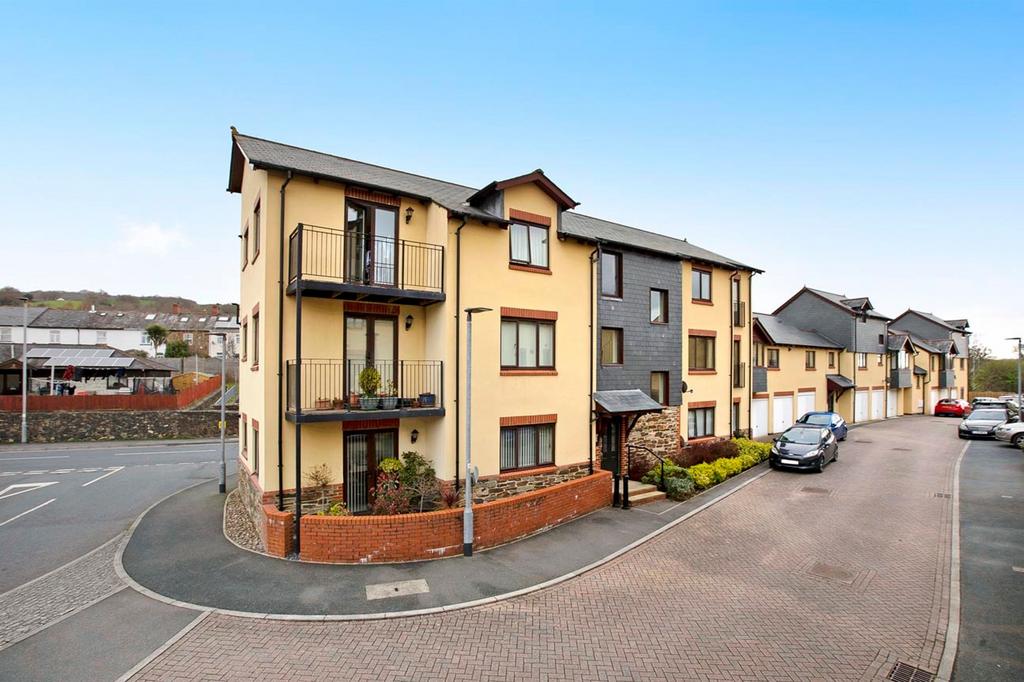 Waterside, Bovey Tracey, TQ13 2 bed apartment - £220,000