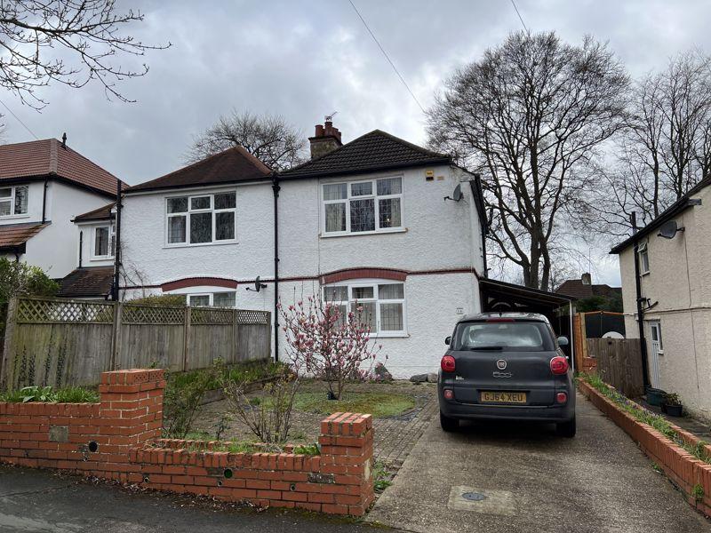 Vincent Road, Coulsdon 3 bed semi-detached house - £1,800 pcm (£415 pw)