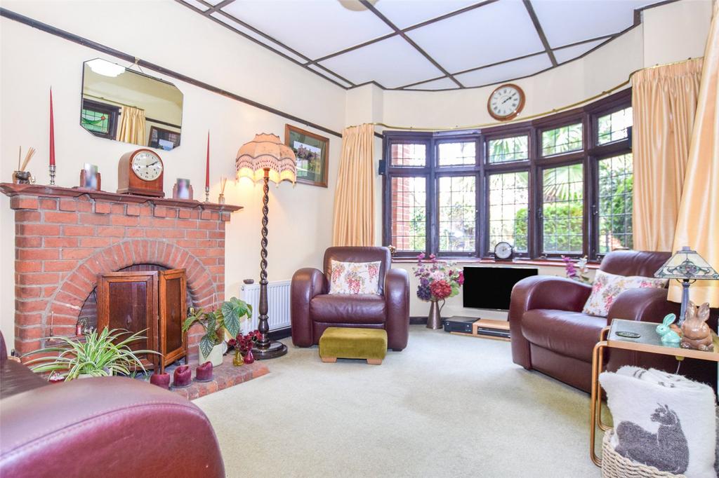 Farnborough GU14 3 bed detached house - £550,000