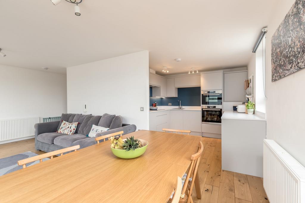 2/11 Handyside Place, EH11 1ZH 3 bed flat - £325,000