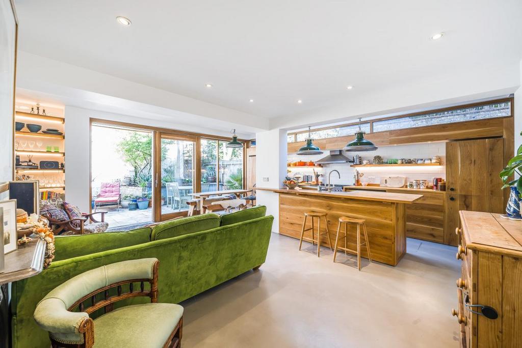 Sudbourne Road, Brixton 2 bed flat - £700,000
